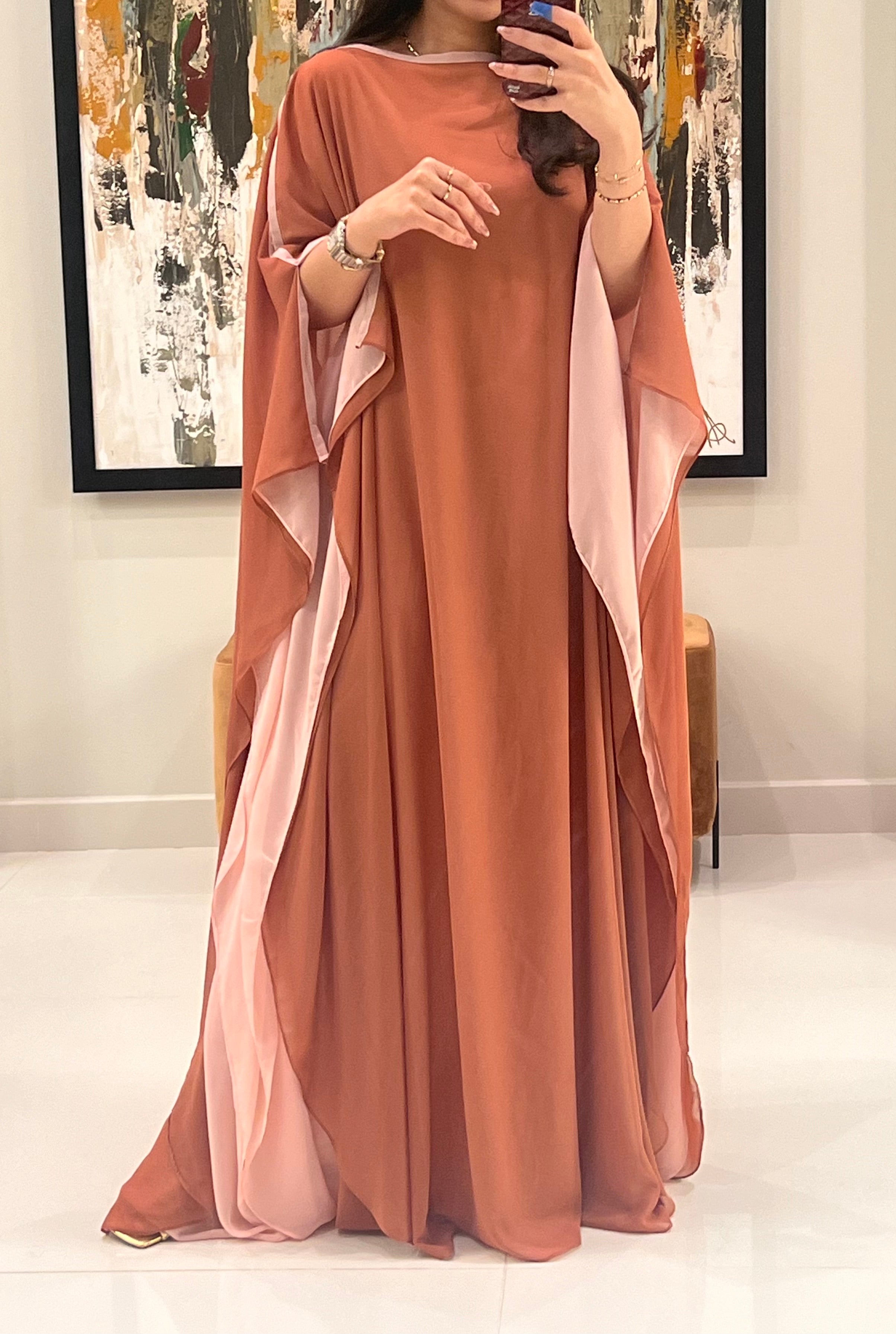 Mocha x nude Flow •Closed shoulder• – Traditional Trends